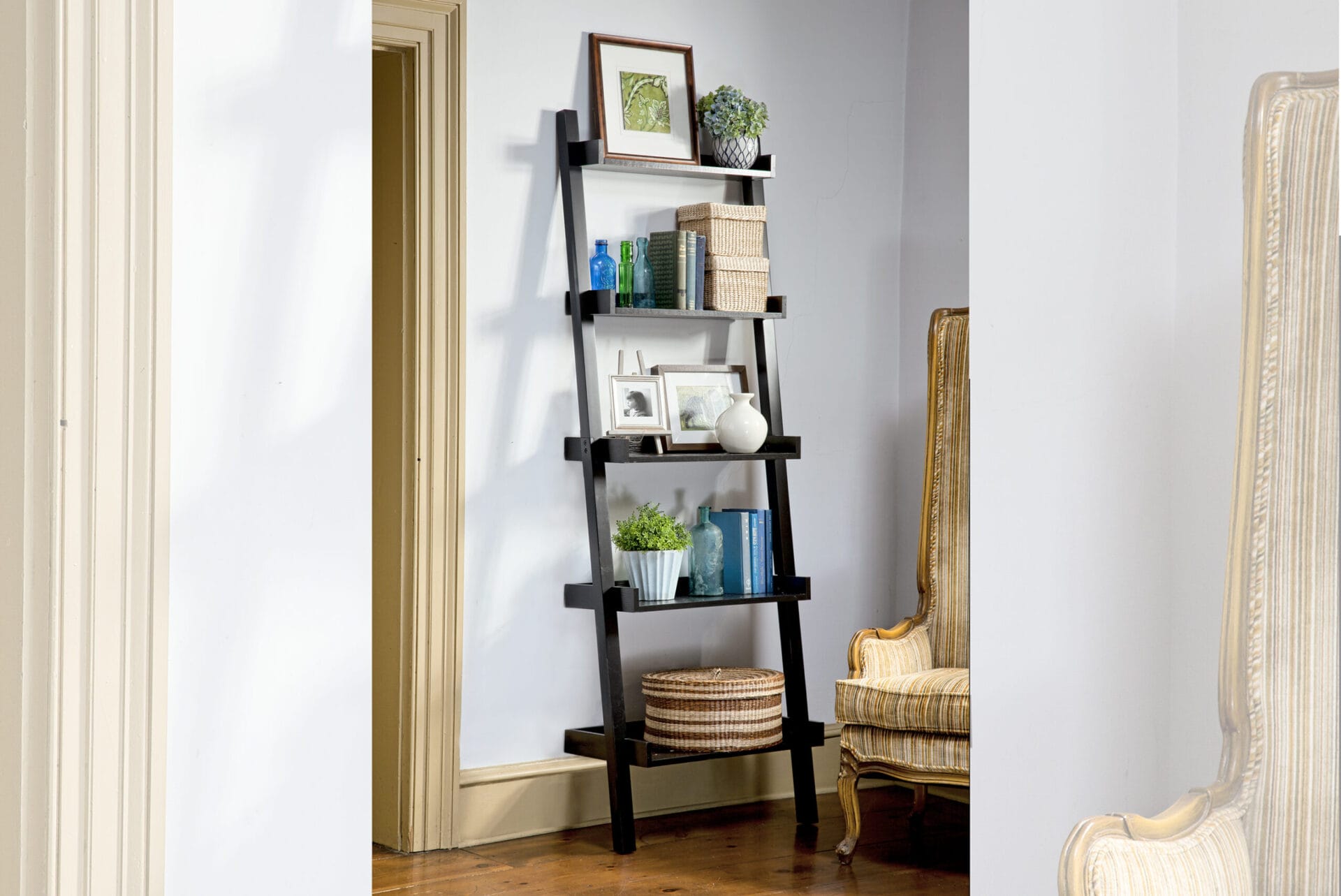 What You Need to Know to Build a Perfect Ladder Bookshelf - This Old House