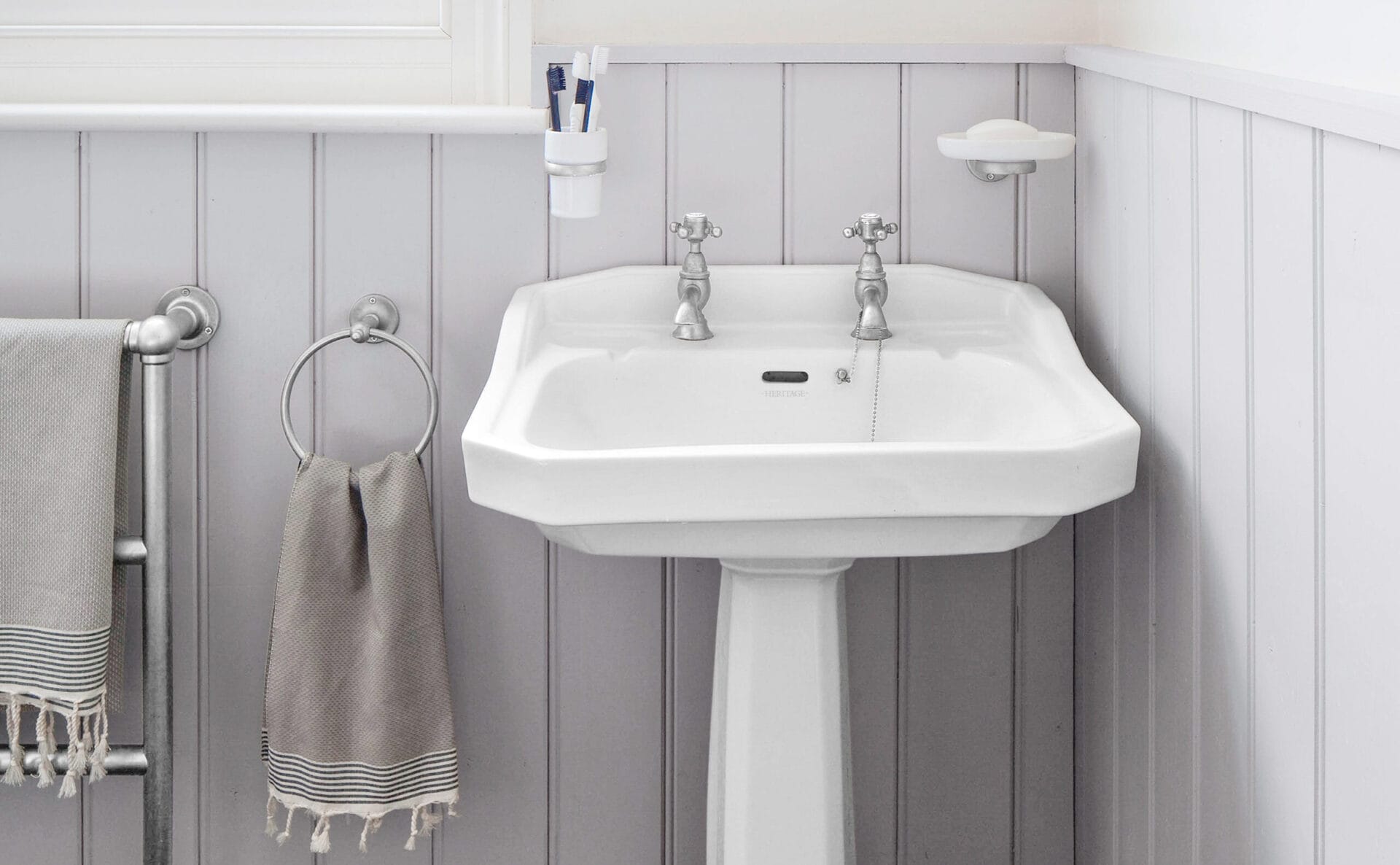 How To Fix a Chipped Sink: A Comprehensive Guide