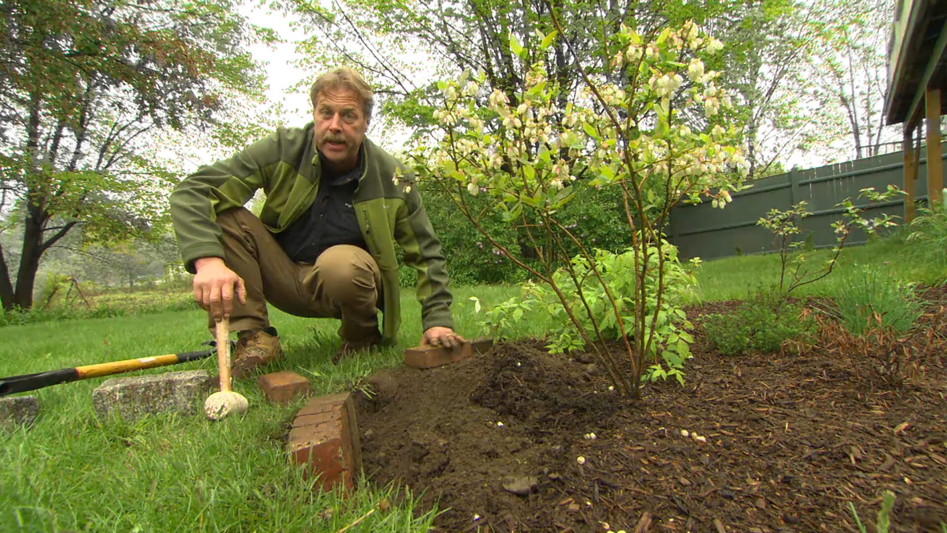 Ask Roger: Using Landscape Edging - This Old House